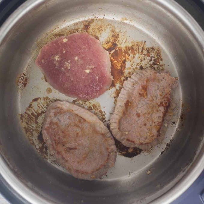 Eye of round steak in peppercorn sauce (Instant Pot) - Nashi Food!